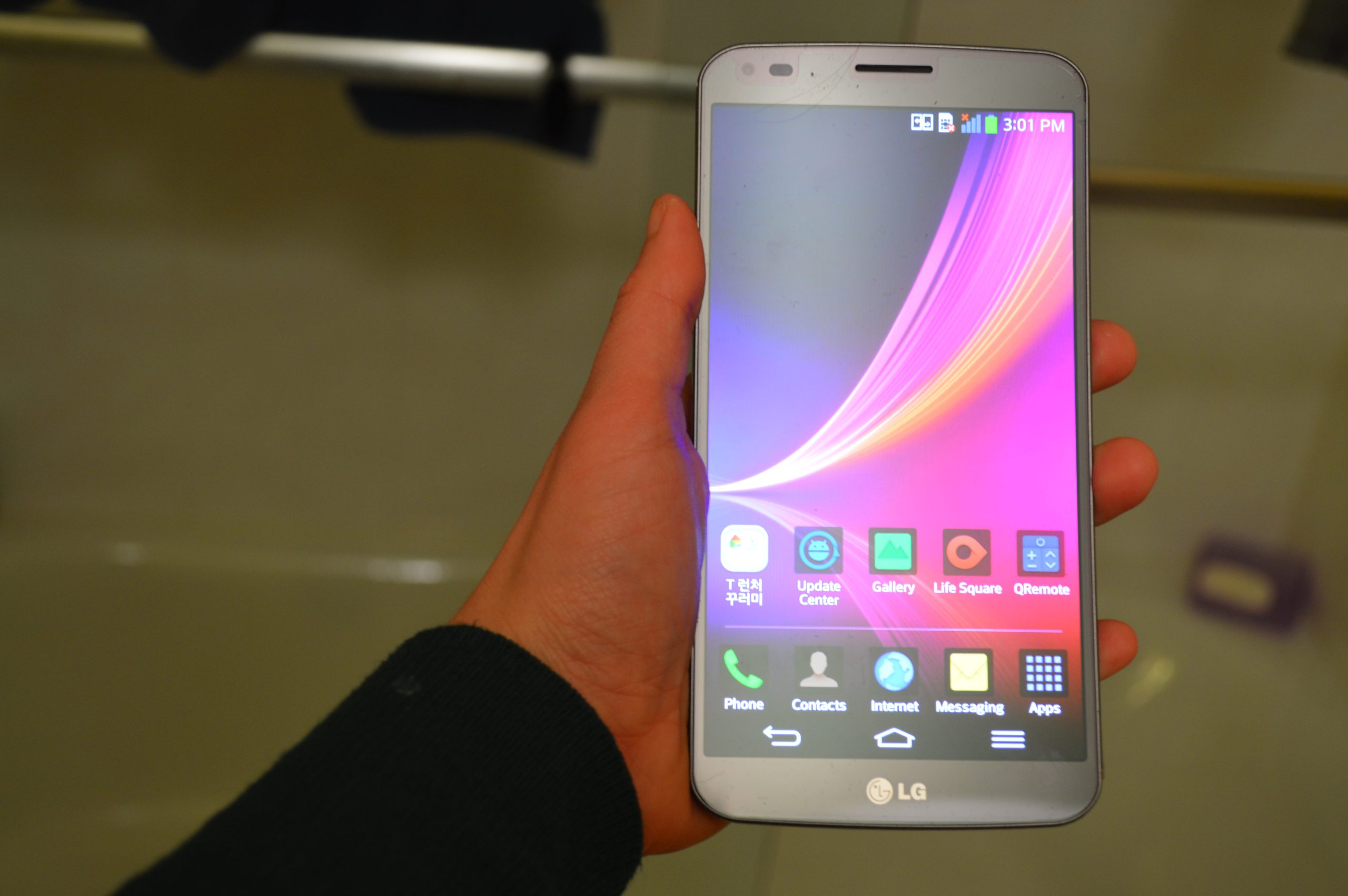 First look: LG’s curvy G Flex is coming to America… soon - Ars Technica