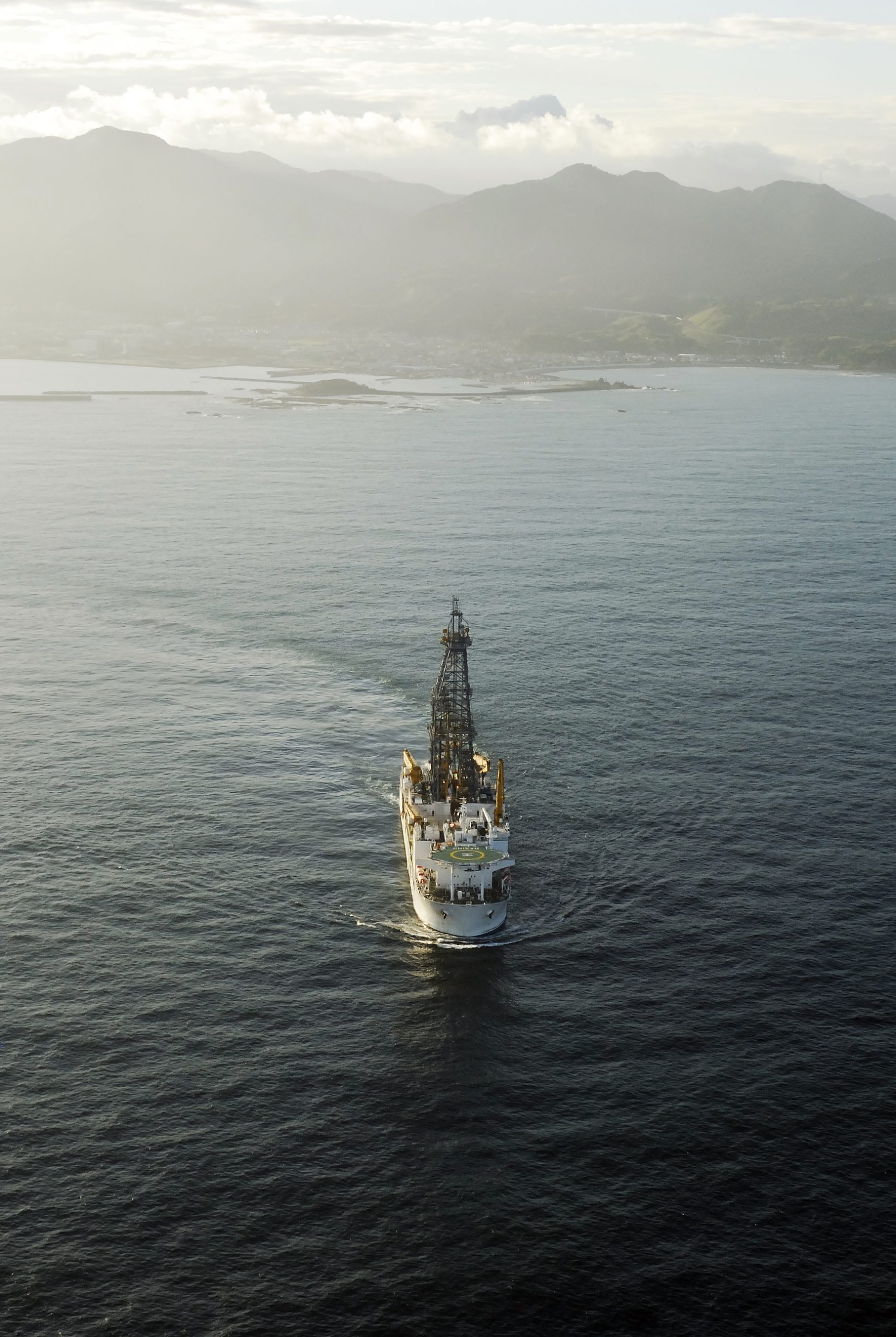 2011 Japanese tsunami can be blamed on weak clay - Ars Technica