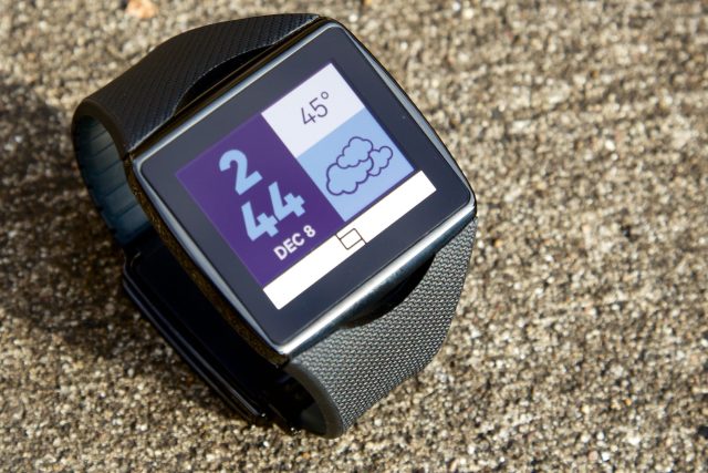 Review: Qualcomm’s Toq smartwatch lasts an extra, extra, extra long ...