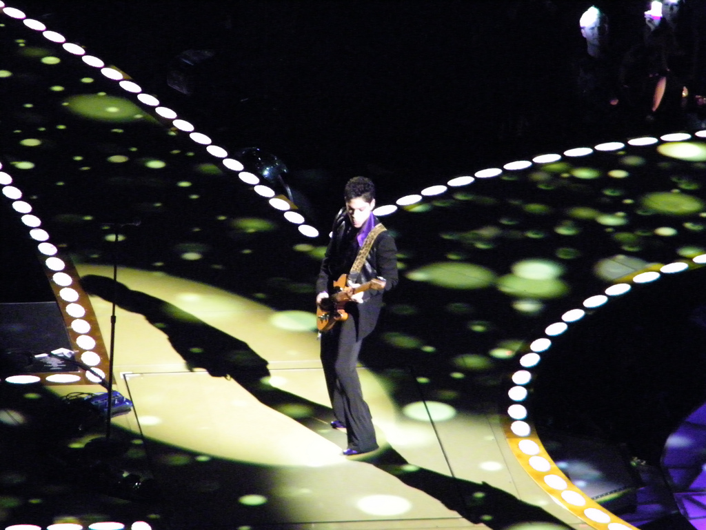 Prince sues 22 people over bootleg recordings dating back to 1983 - Ars ...