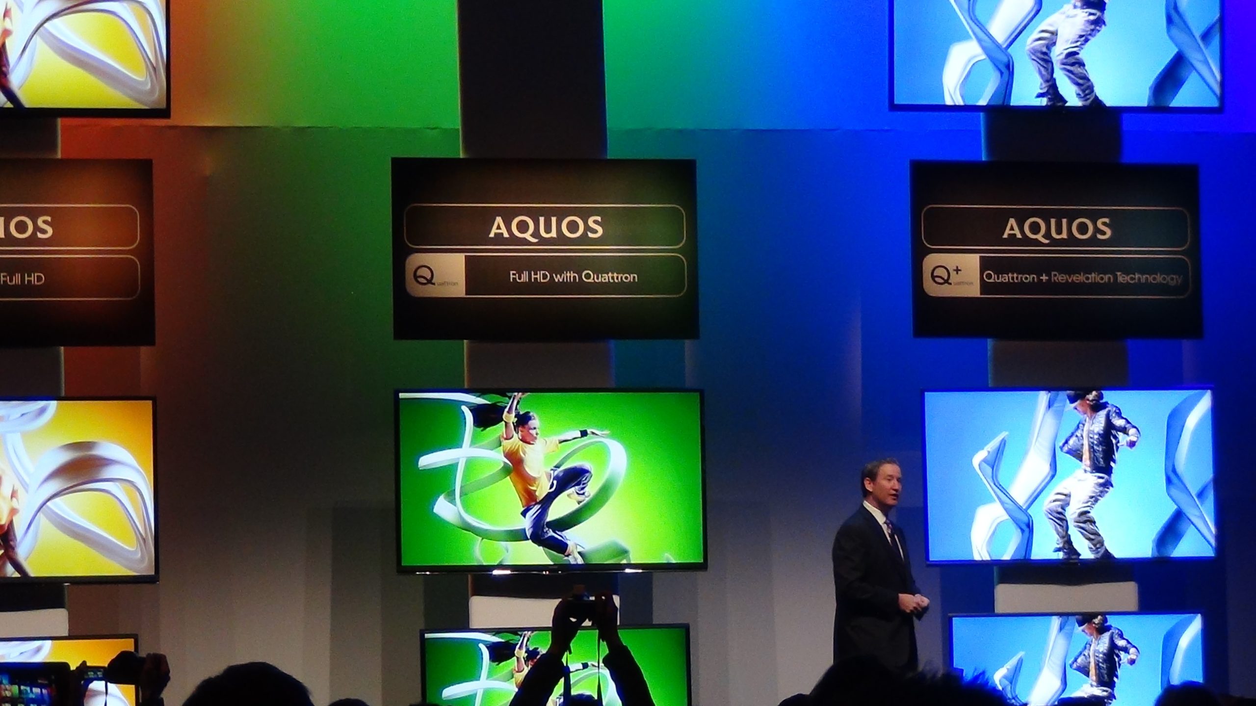 CES before the storm: Booths in progress, acrobats, and a septocopter ...