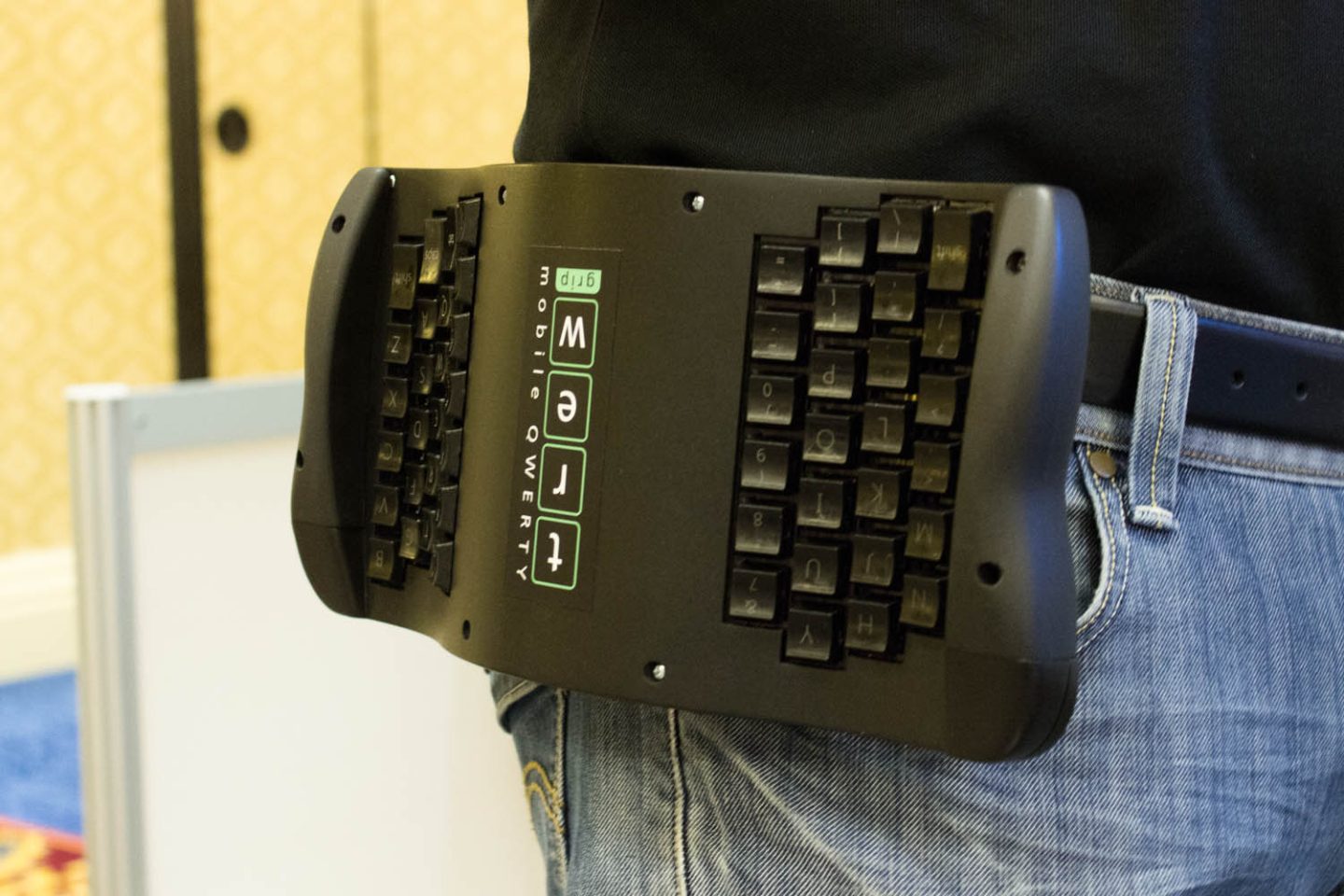 TrewGrip handheld keyboard almost a solution for thumb-typing - Ars ...