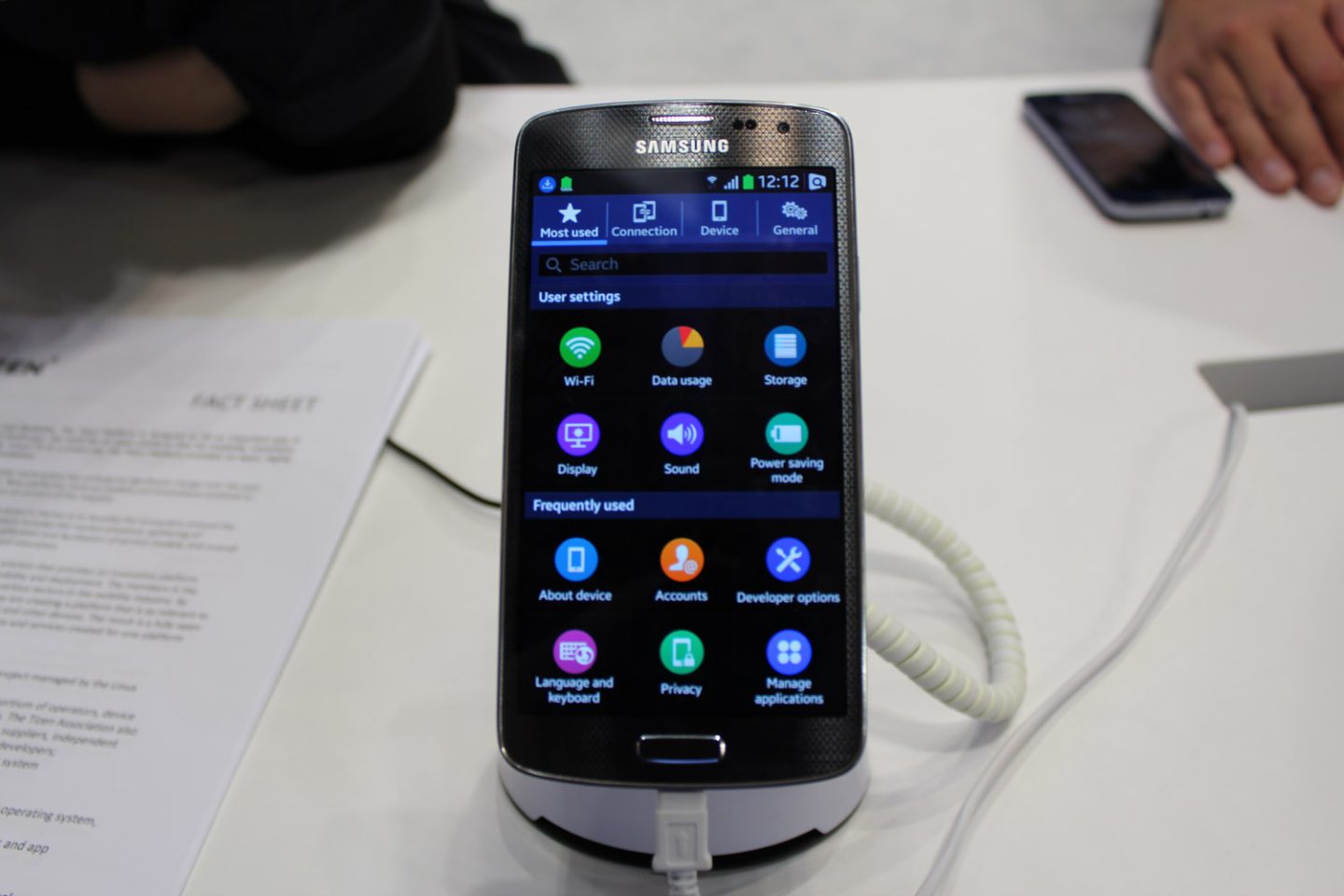 Hands-on with Samsung’s Tizen OS: An impressively capable Android clone ...