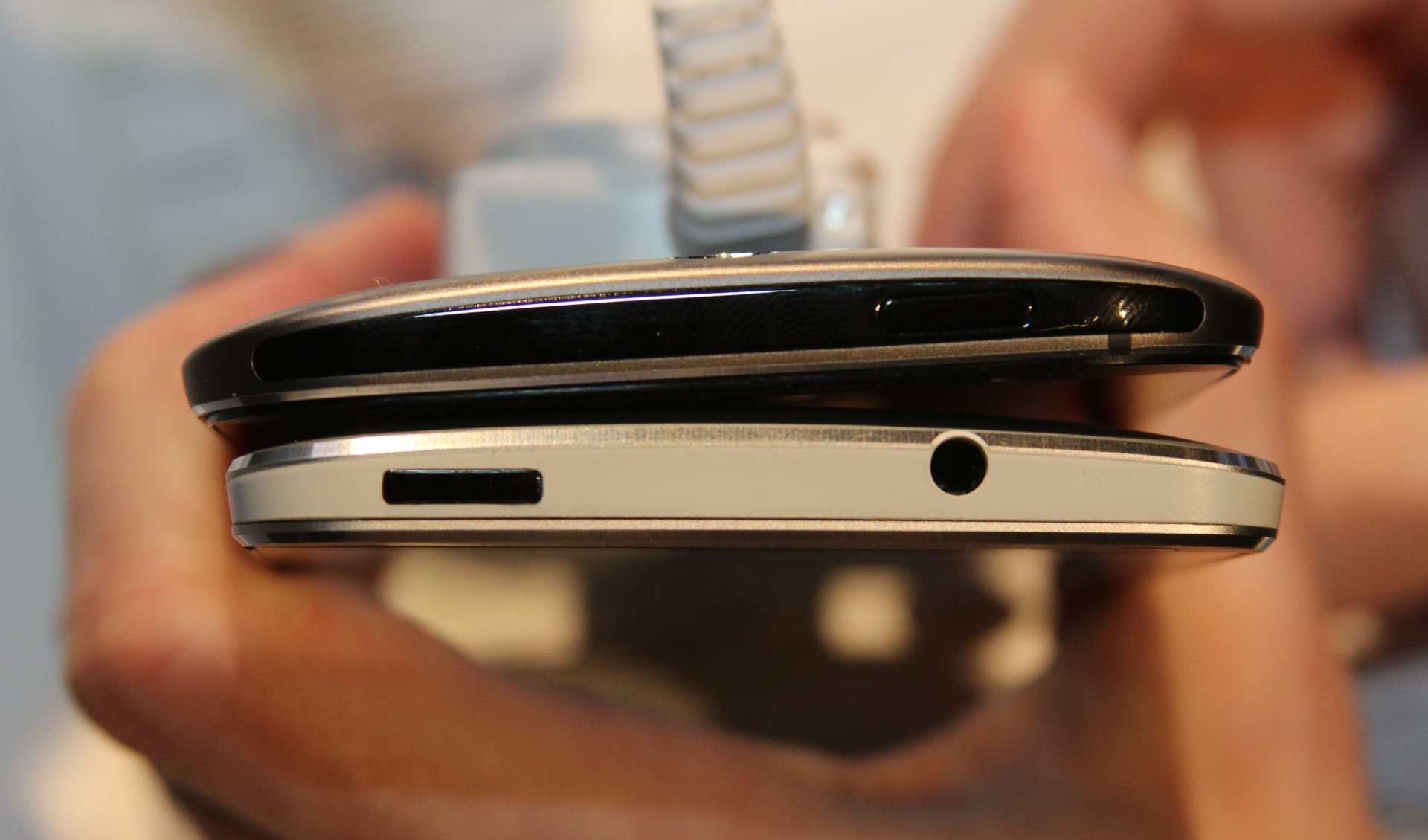 Gallery: The new HTC One M8 in all its brushed-metal glory - Ars Technica