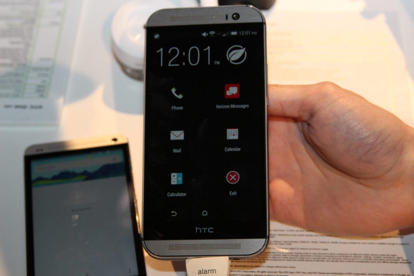 Hands-on with the HTC One M8: Fix the bad, keep the good, add a ...