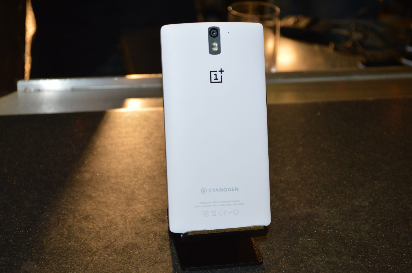 Flying the custom flag: Hands on with the OnePlus One Cyanogenmod phone ...