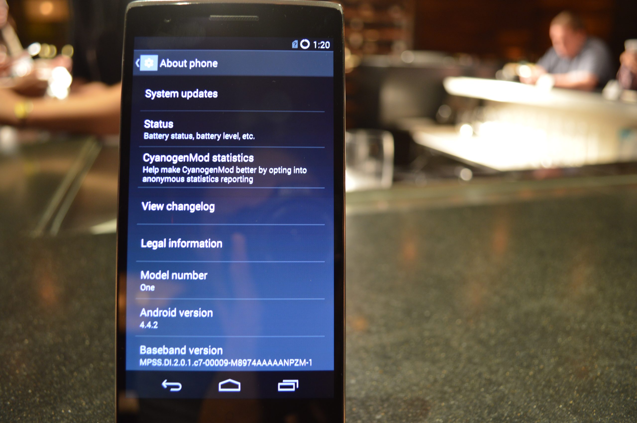 Flying the custom flag: Hands on with the OnePlus One Cyanogenmod phone ...