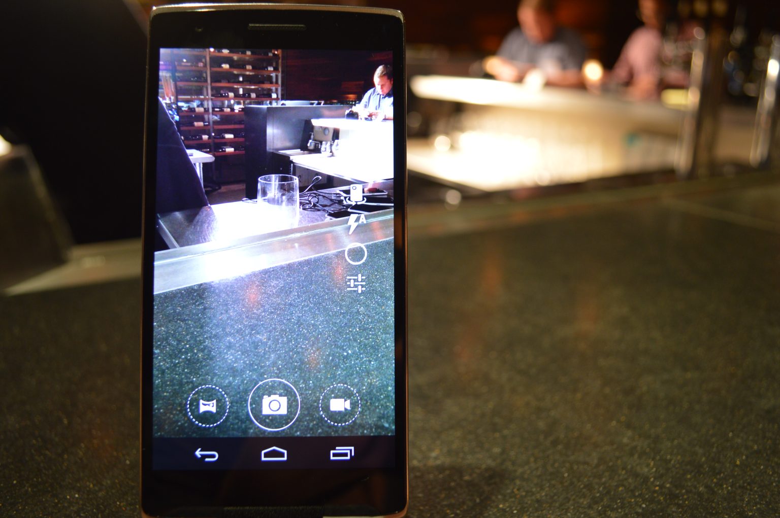 Flying the custom flag: Hands on with the OnePlus One Cyanogenmod phone ...