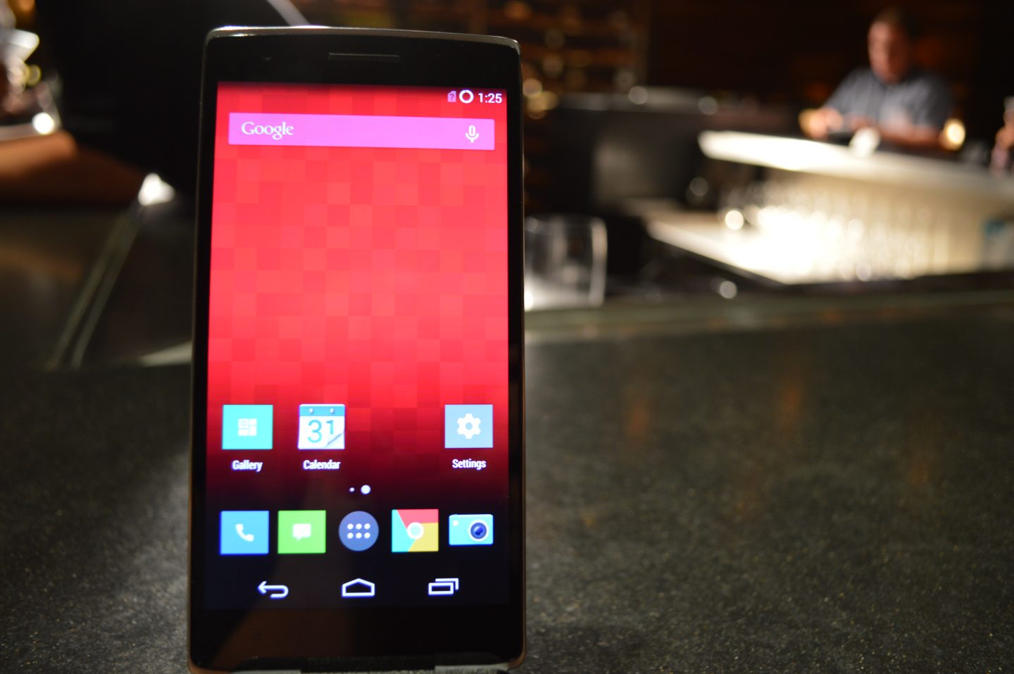 Flying the custom flag: Hands on with the OnePlus One Cyanogenmod phone ...