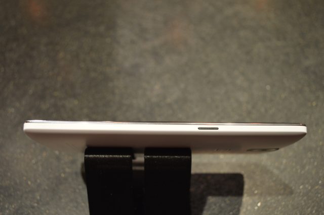 Flying the custom flag: Hands on with the OnePlus One Cyanogenmod phone ...