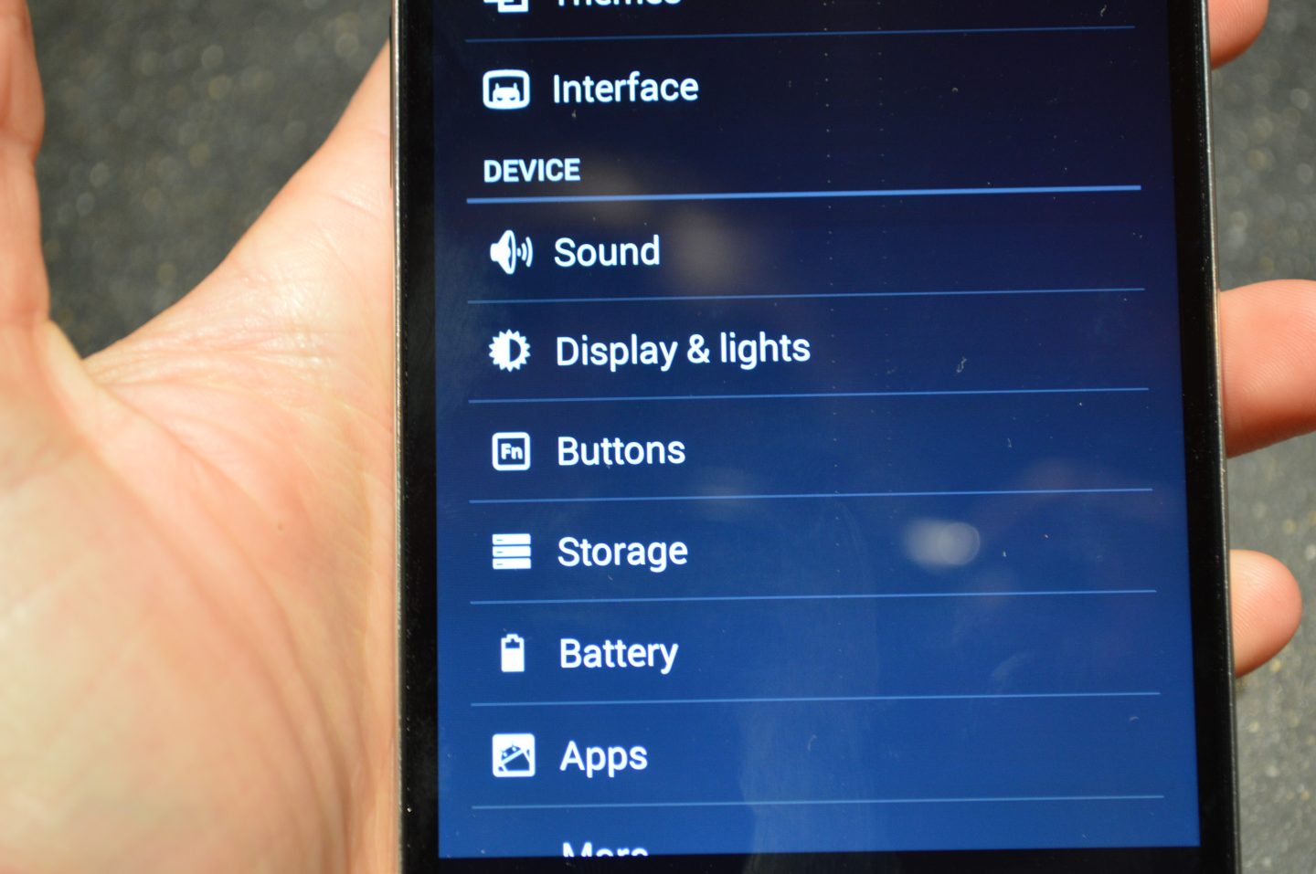 Flying the custom flag: Hands on with the OnePlus One Cyanogenmod phone ...