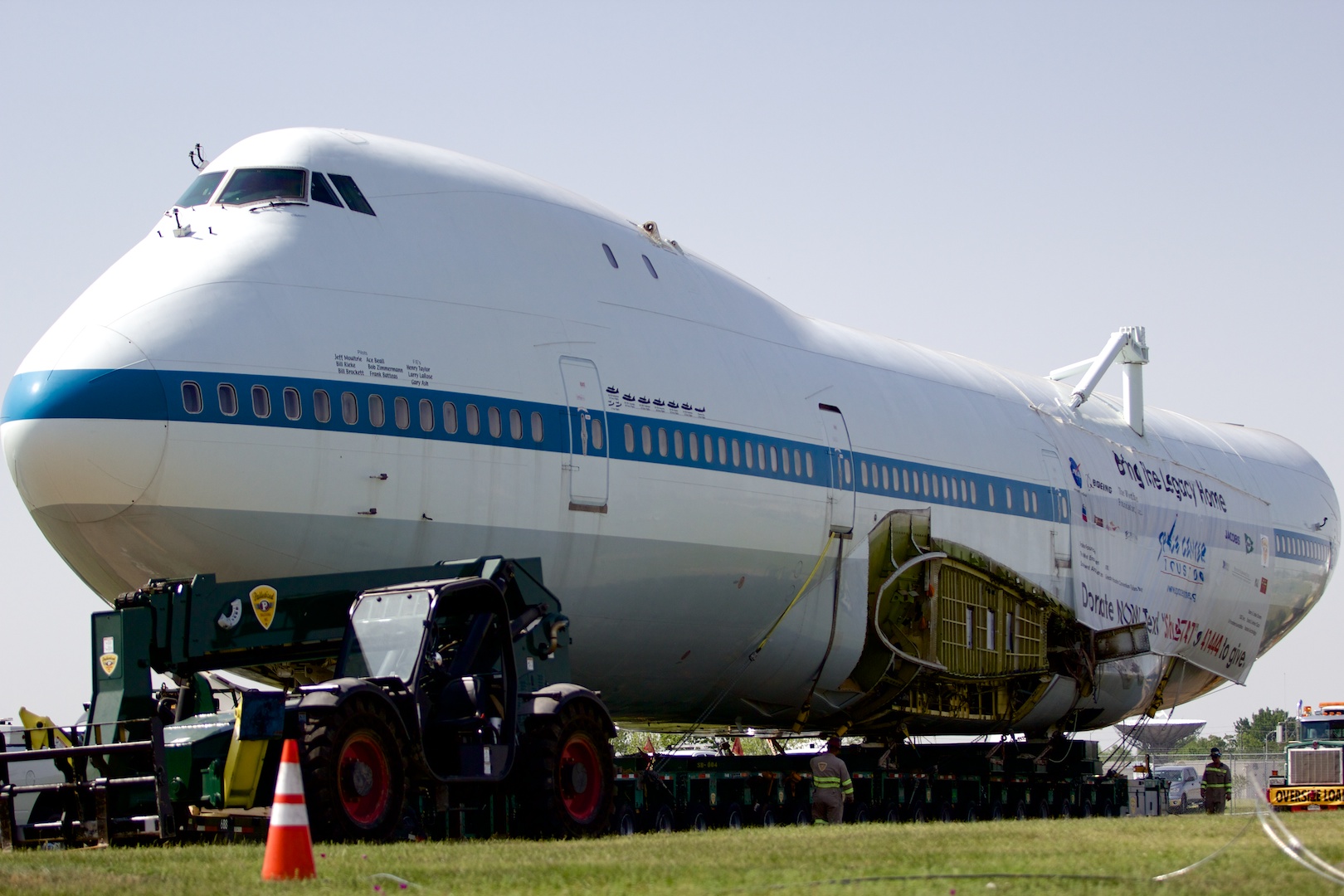 Gallery: NASA’s shuttle-carrying 747 makes final journey to museum ...