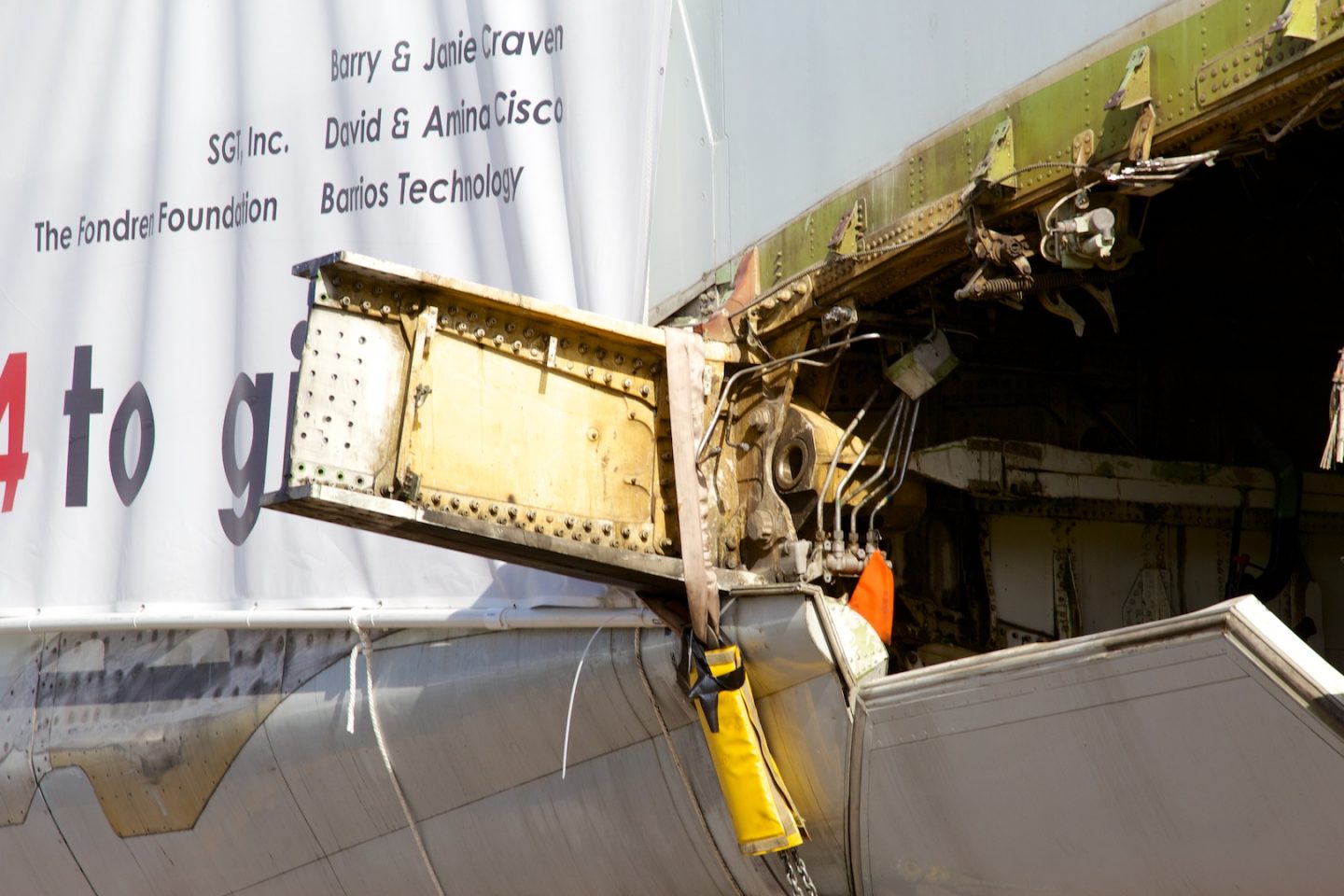 Gallery: NASA’s shuttle-carrying 747 makes final journey to museum ...