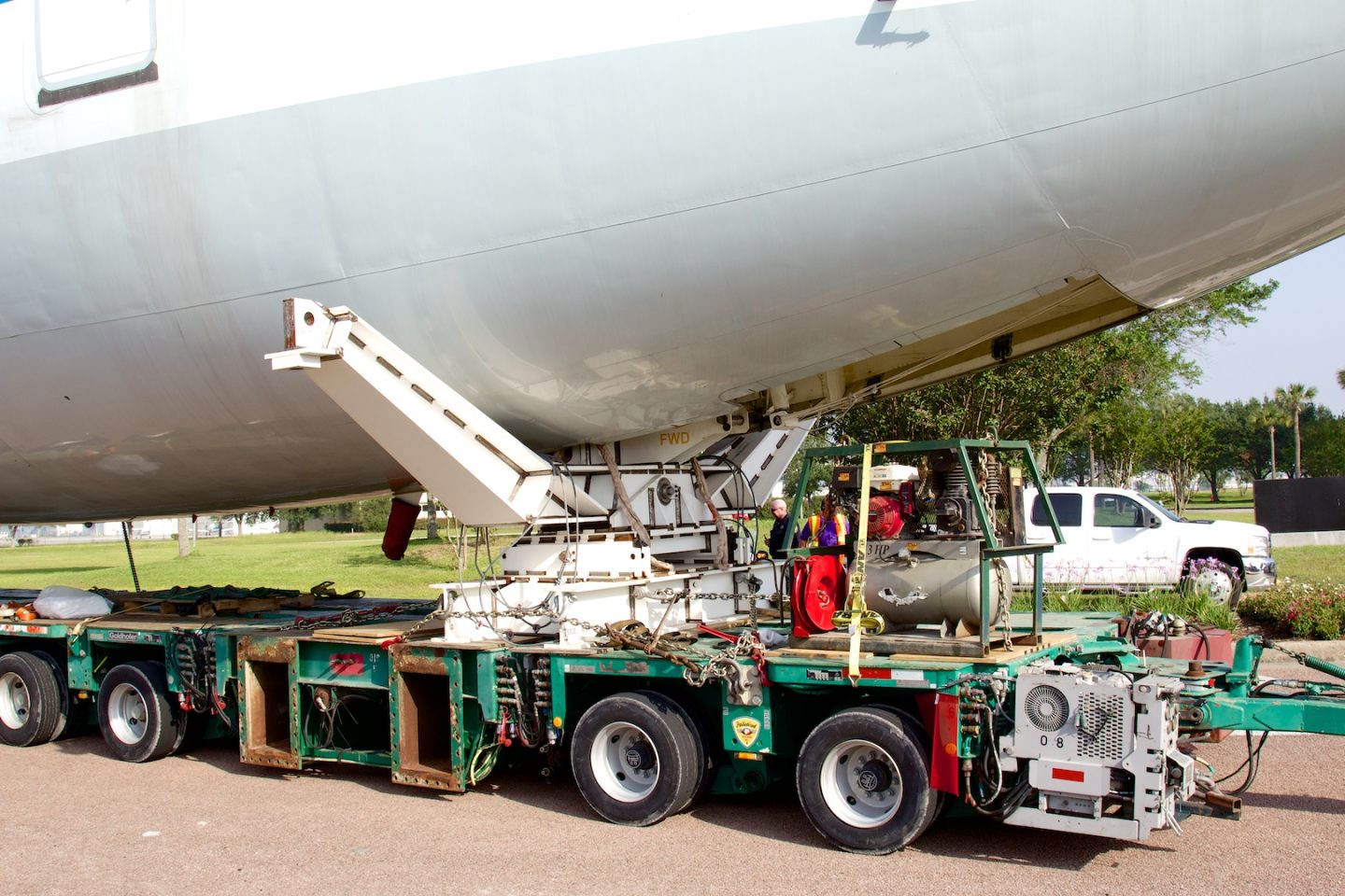 Gallery: NASA’s shuttle-carrying 747 makes final journey to museum ...