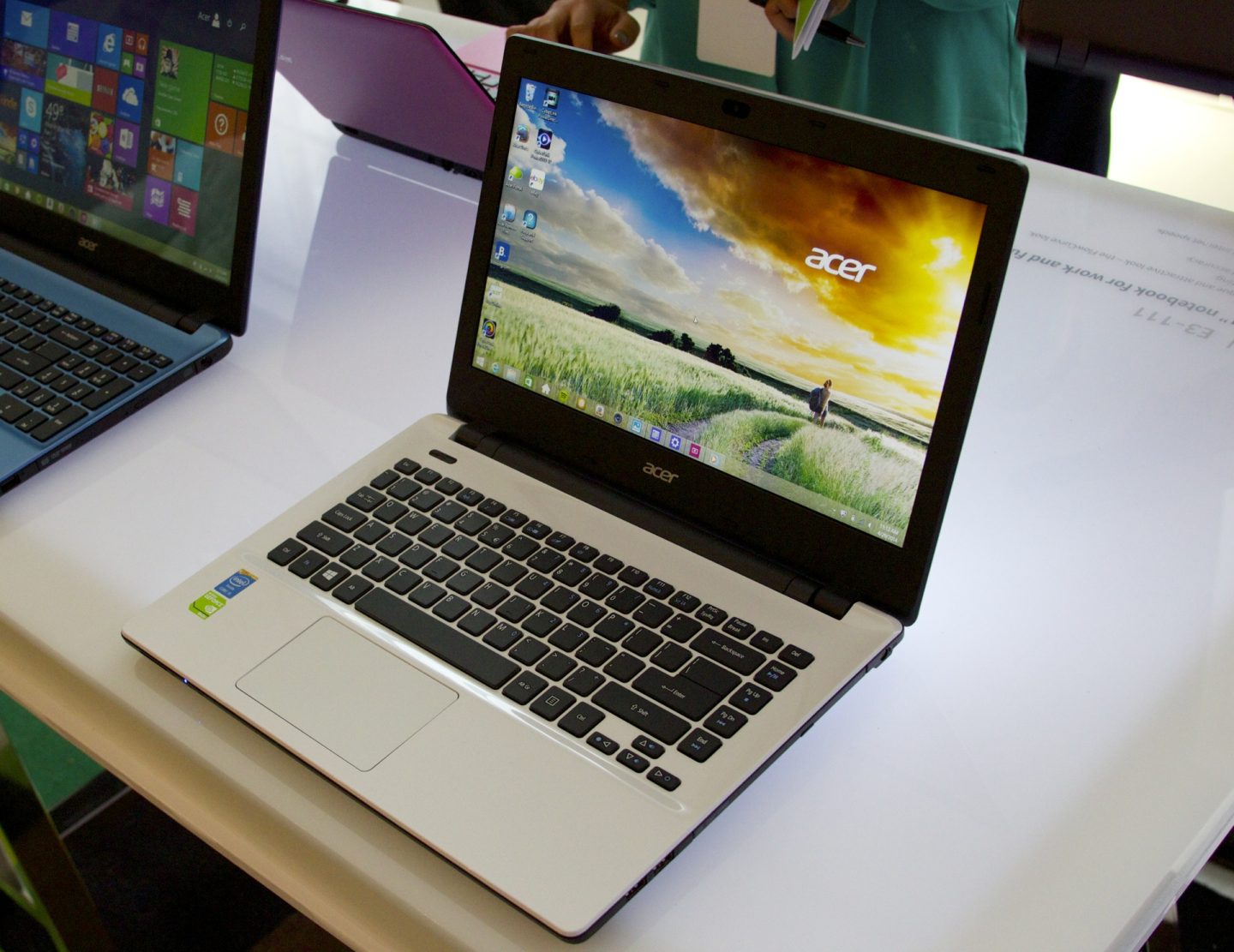 Hands-on: Acer disses Ultrabooks while updating its budget PCs - Ars ...