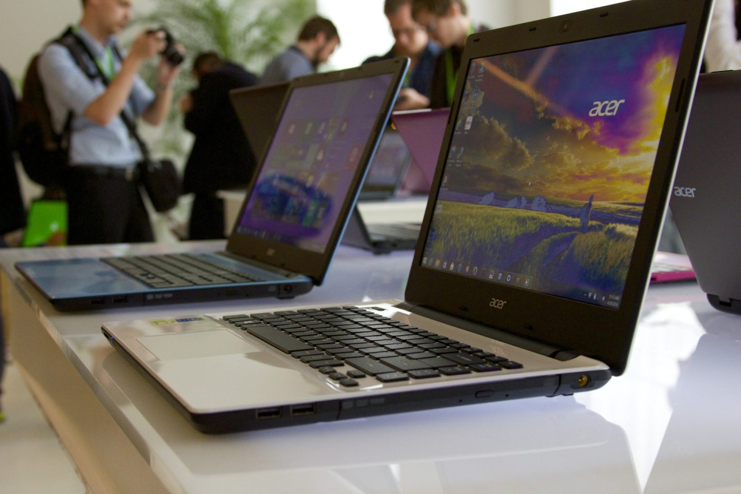 Hands-on: Acer disses Ultrabooks while updating its budget PCs - Ars ...