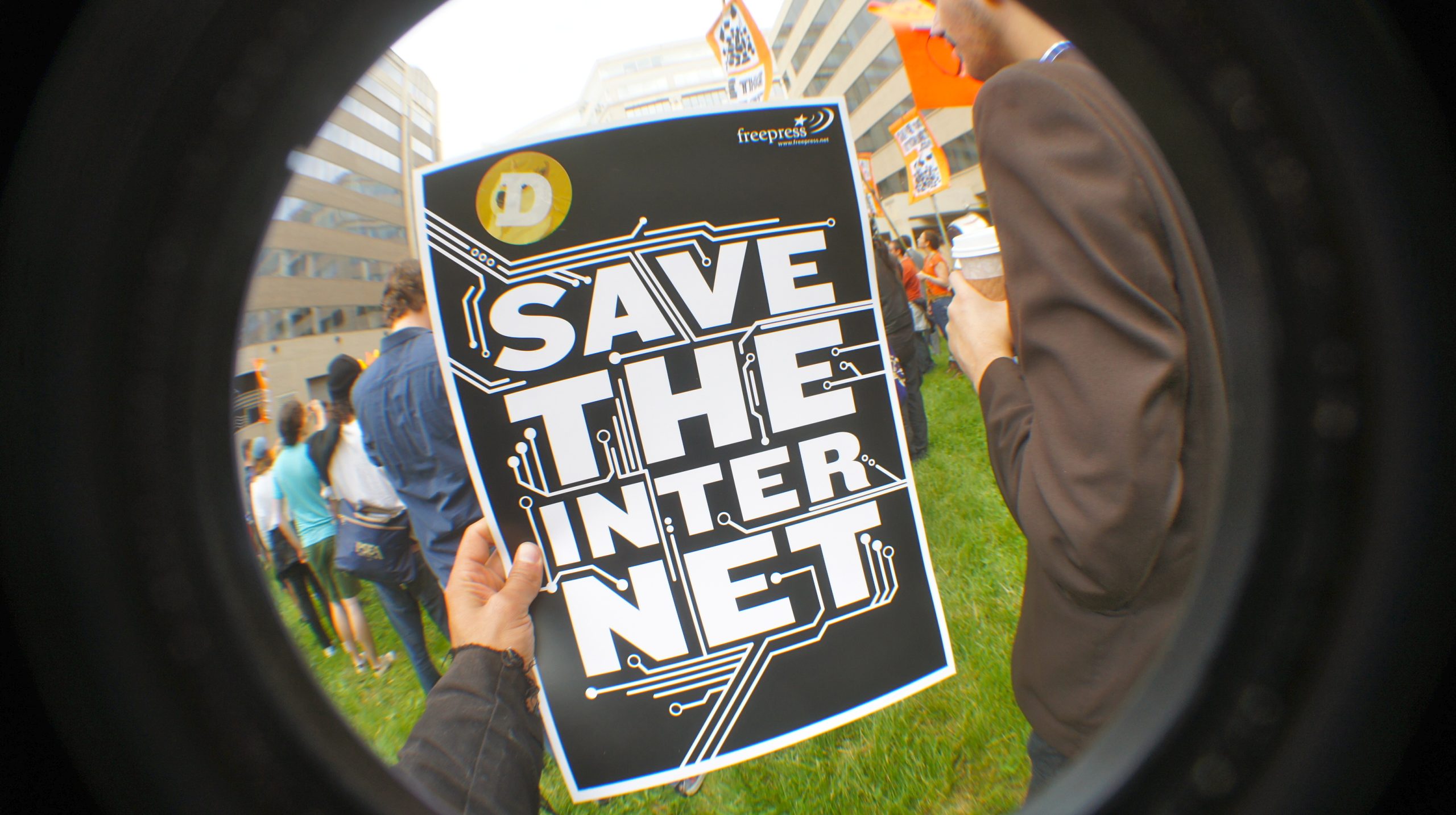 Hundreds protest outside FCC net neutrality hearing - Ars Technica