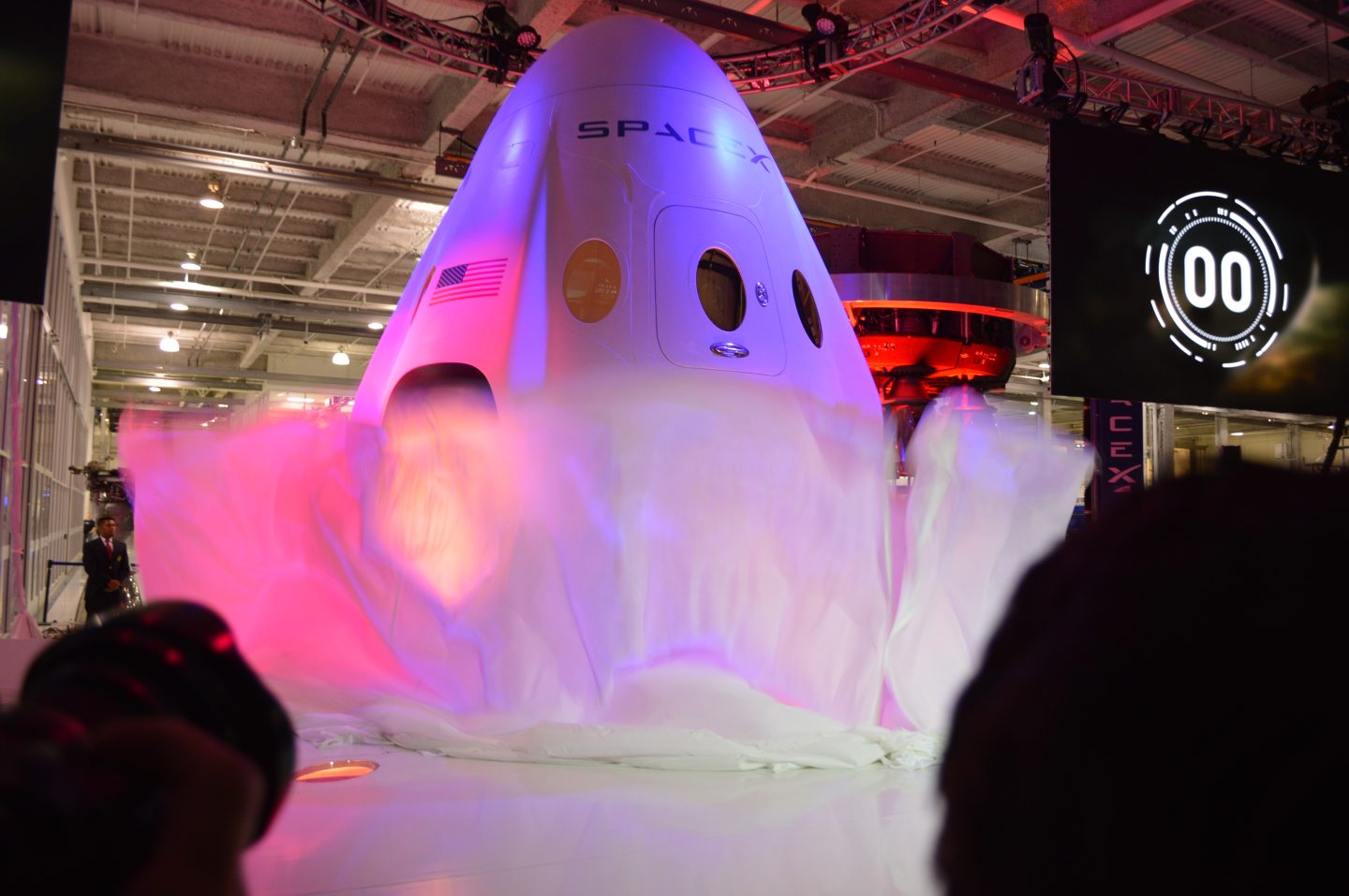 SpaceX shows off Dragon V2, its brand new manned space capsule - Ars ...