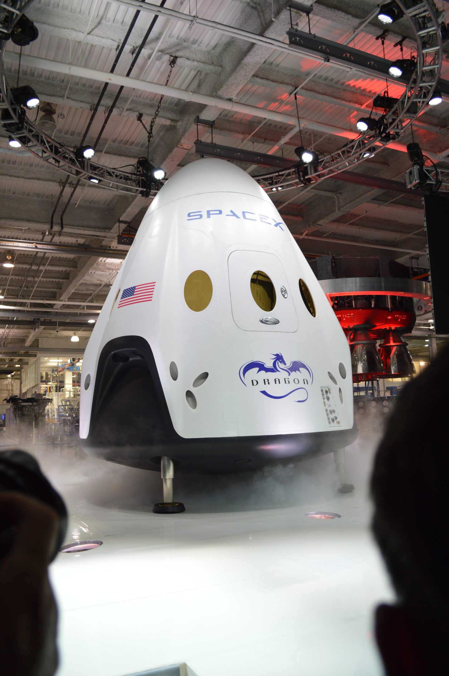 SpaceX shows off Dragon V2, its brand new manned space capsule - Ars ...
