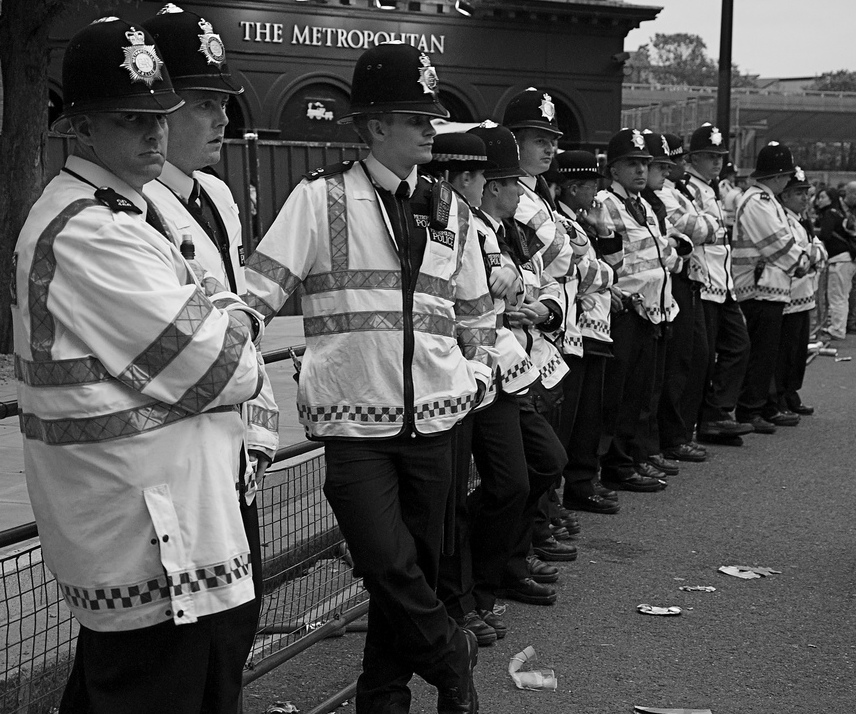 London police will soon wear video cameras - Ars Technica
