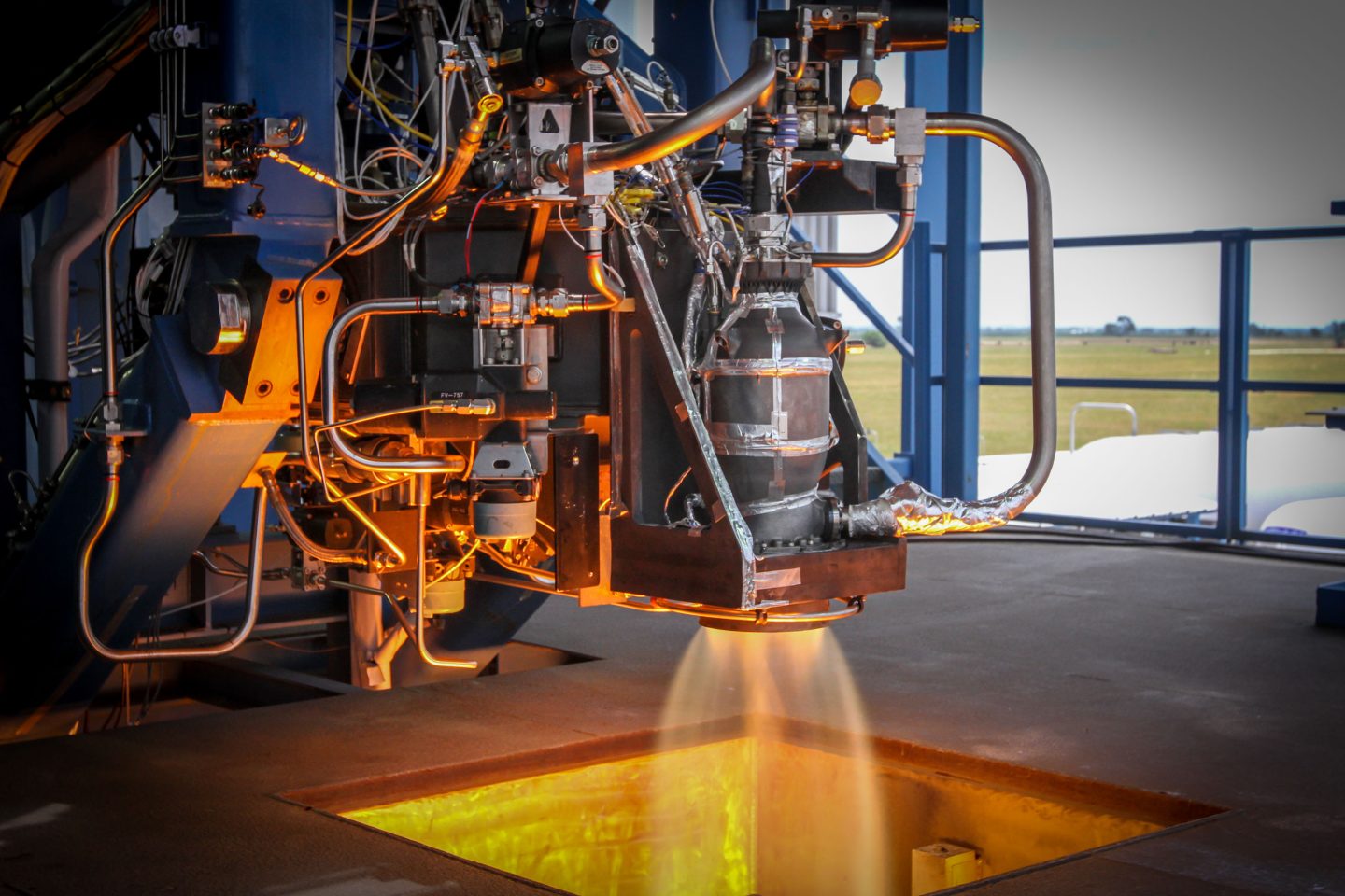 SpaceX to unveil Dragon V2 manned space taxi tomorrow—Ars will be there ...