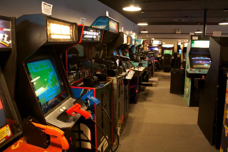 A visit to Galloping Ghost, the largest video game arcade in the USA ...