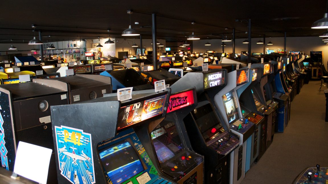A visit to Galloping Ghost, the largest video game arcade in the USA ...