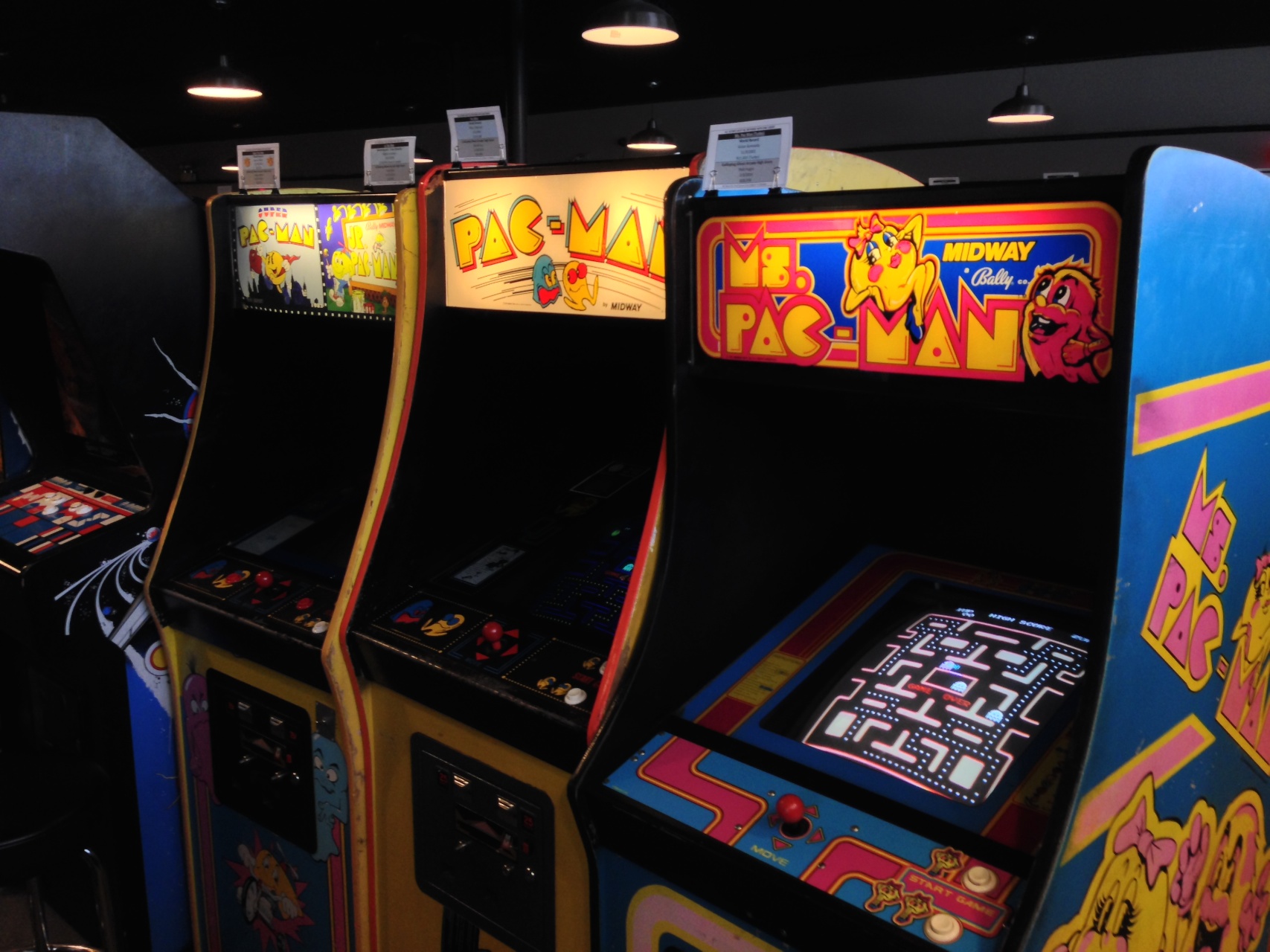 A visit to Galloping Ghost, the largest video game arcade in the USA ...