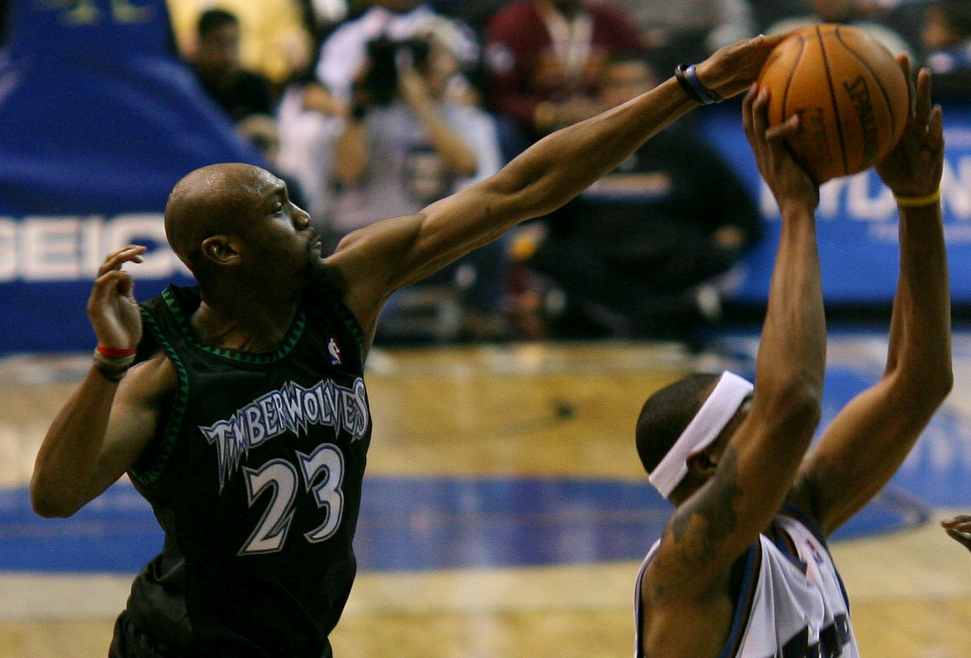 Wireless carriers again avoid strict rule against blocking apps - Ars ...