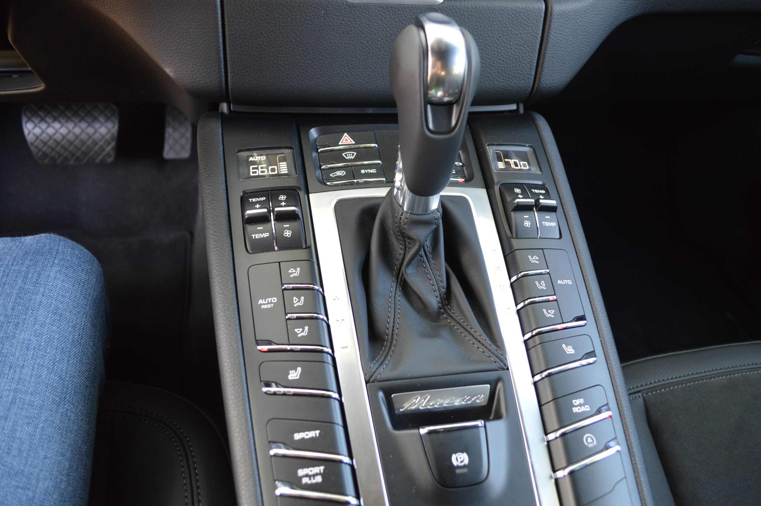 A day in the new Porsche Macan, an SUV that wants to race - Ars Technica