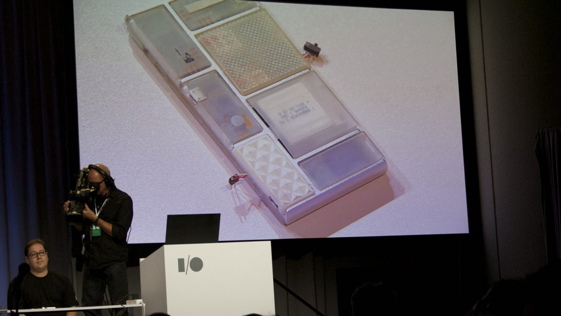 Google “moonshot” group demos modular phone that (almost) actually ...