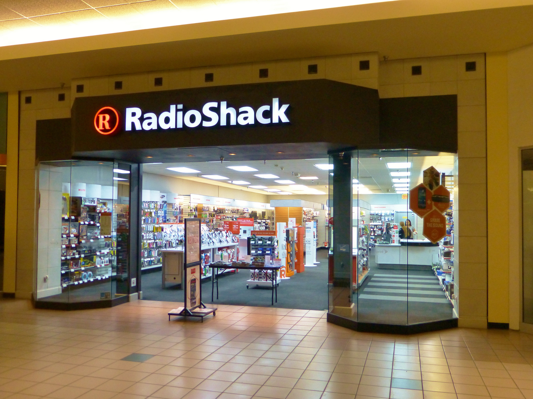 It’s official: RadioShack finally files for bankruptcy protection - Ars ...