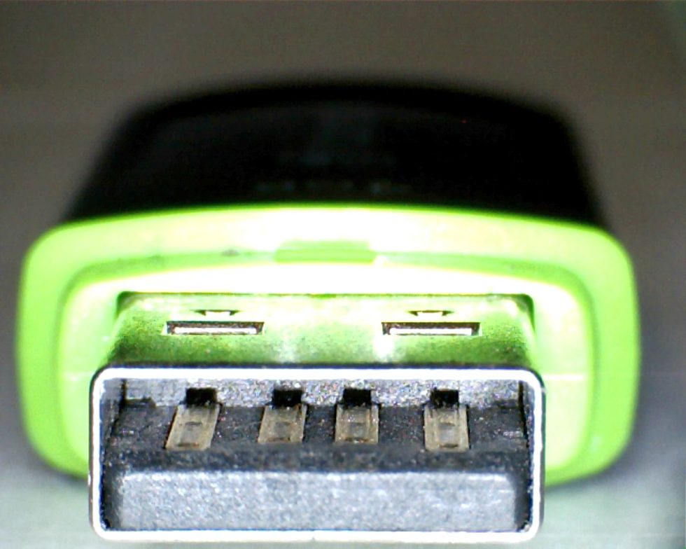 This thumbdrive hacks computers. “BadUSB” exploit makes devices turn ...