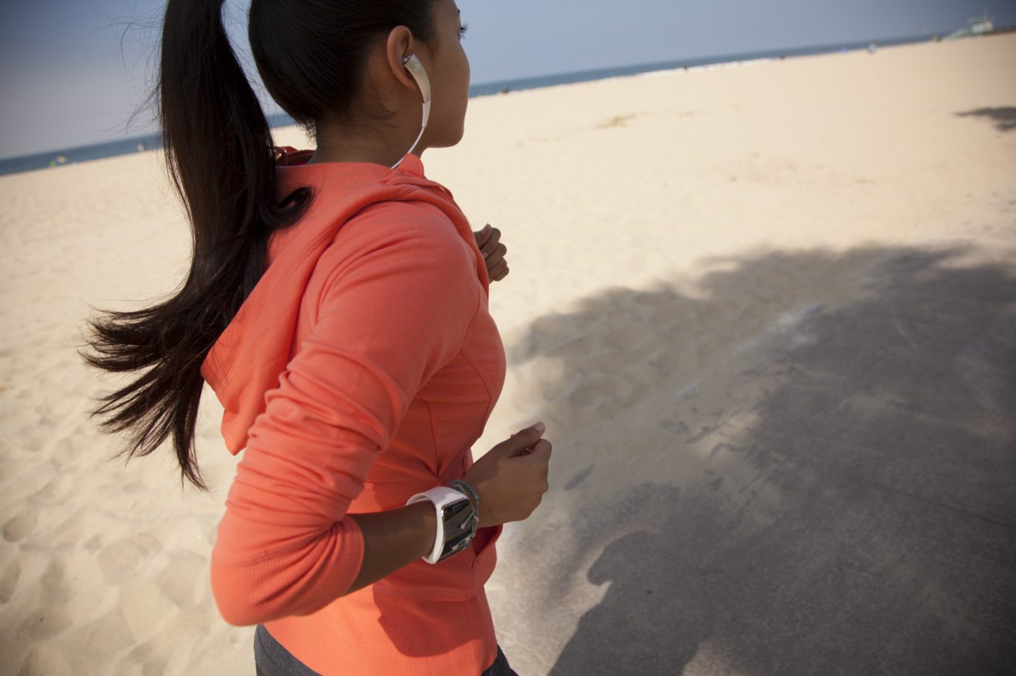 Samsung’s 6th smartwatch has a 3G modem and a massive curved display ...