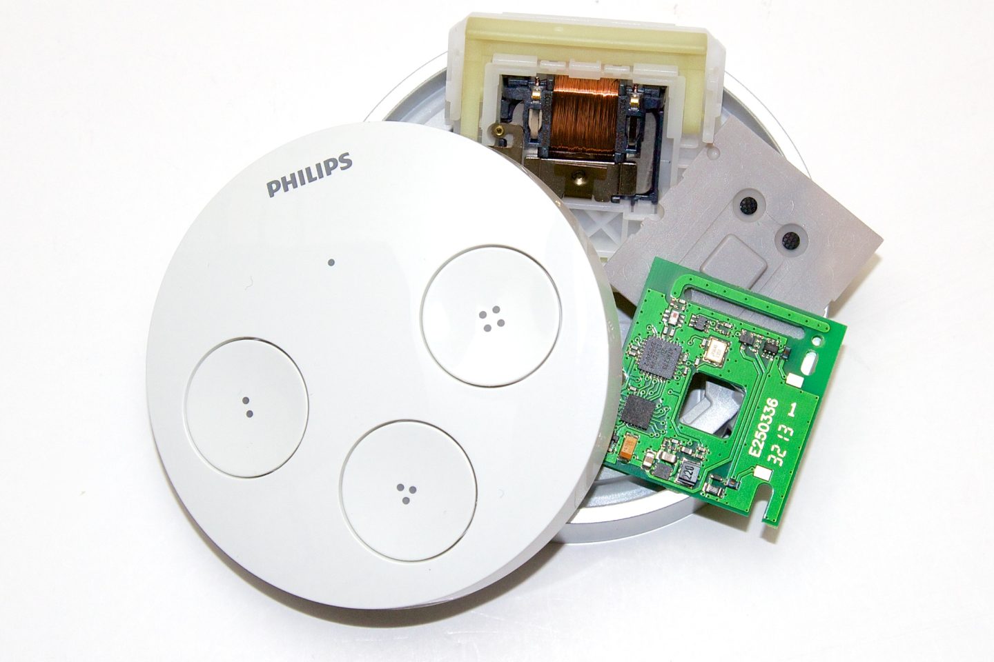 Gallery: Dissecting the Philips Hue Tap wireless, battery-less ...