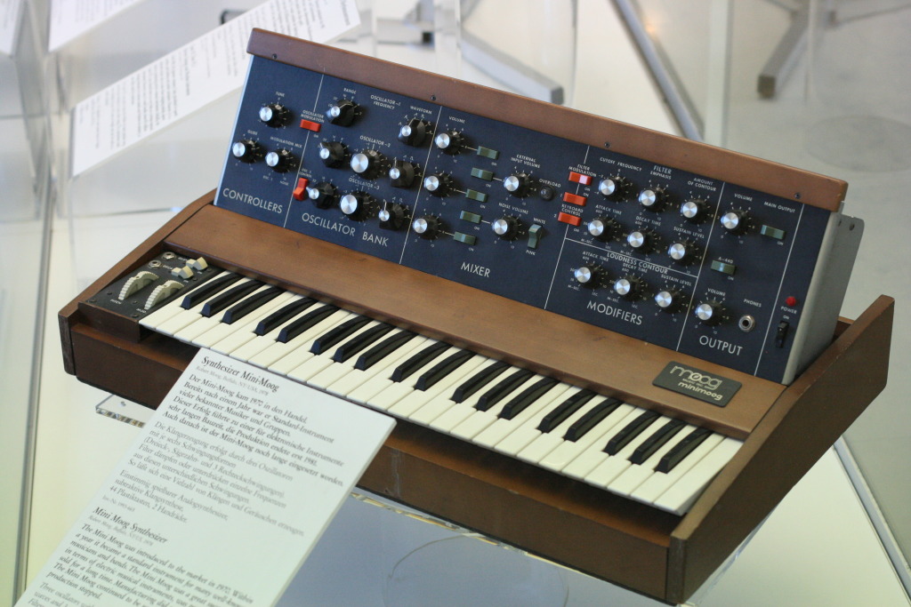 50 years of Moog, the analog synth that still beats 1s and 0s - Ars ...