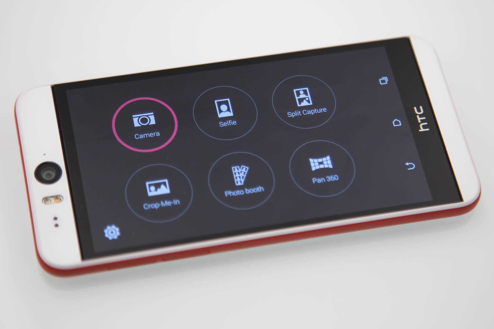 Hands-on with the HTC Desire Eye, a phone with a 13MP front camera ...