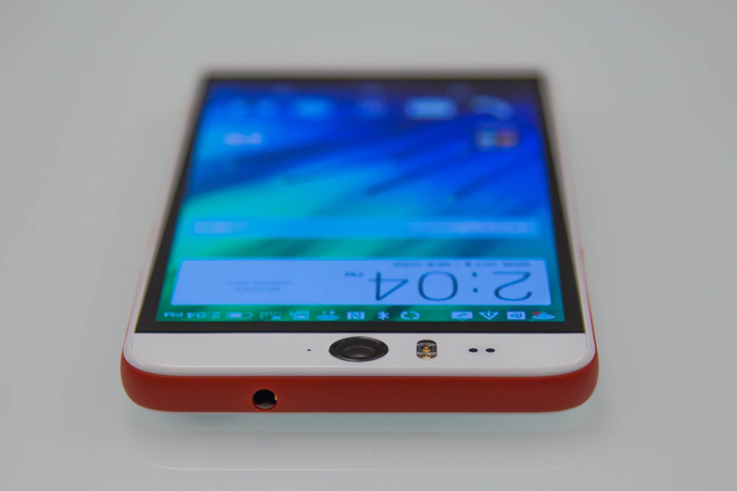 Hands-on with the HTC Desire Eye, a phone with a 13MP front camera ...