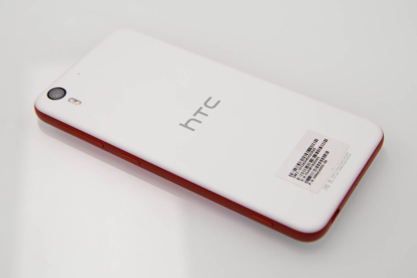 Hands-on with the HTC Desire Eye, a phone with a 13MP front camera ...