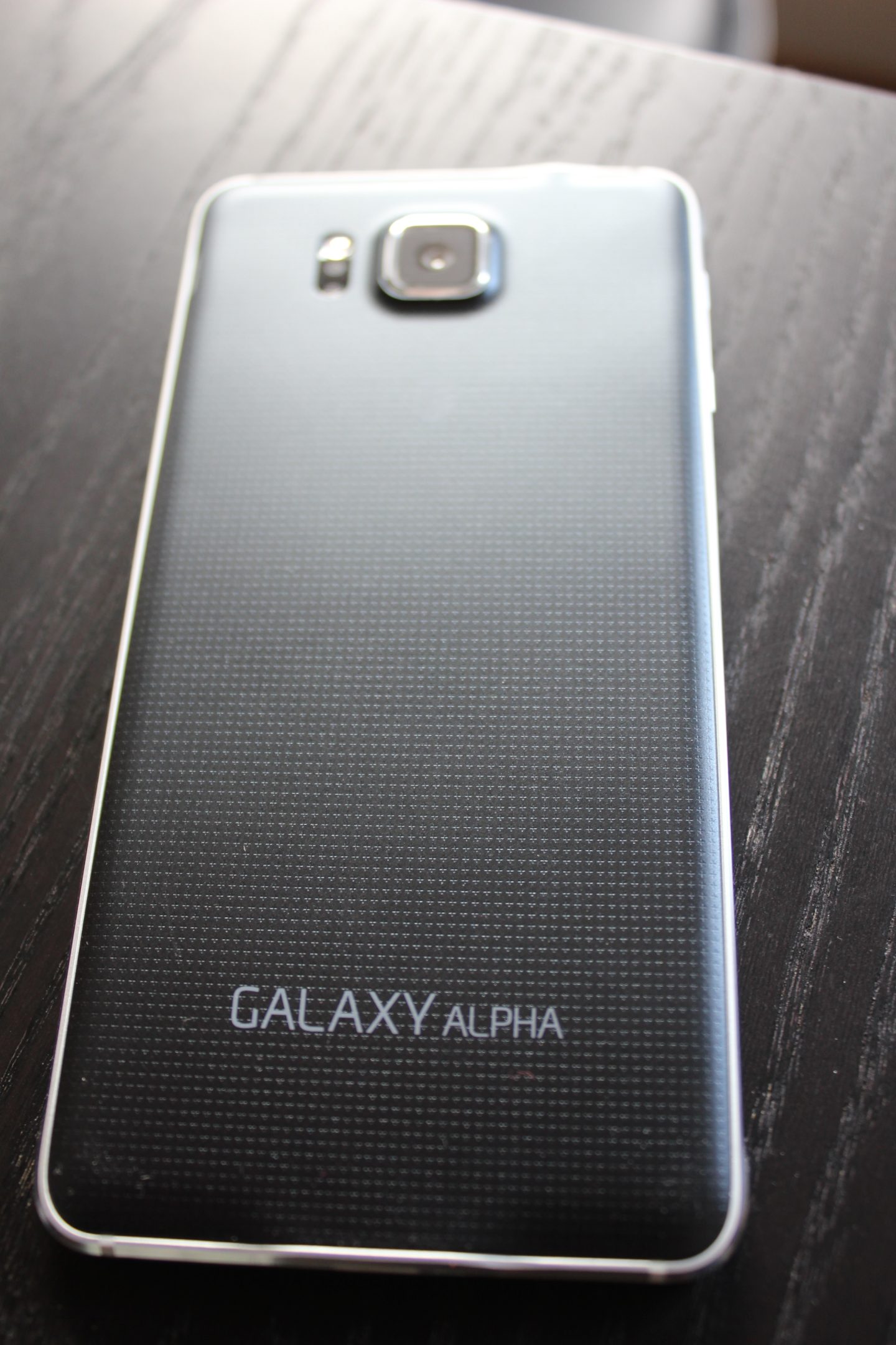 Galaxy Alpha review: A Samsung phone with chrome - Ars Technica