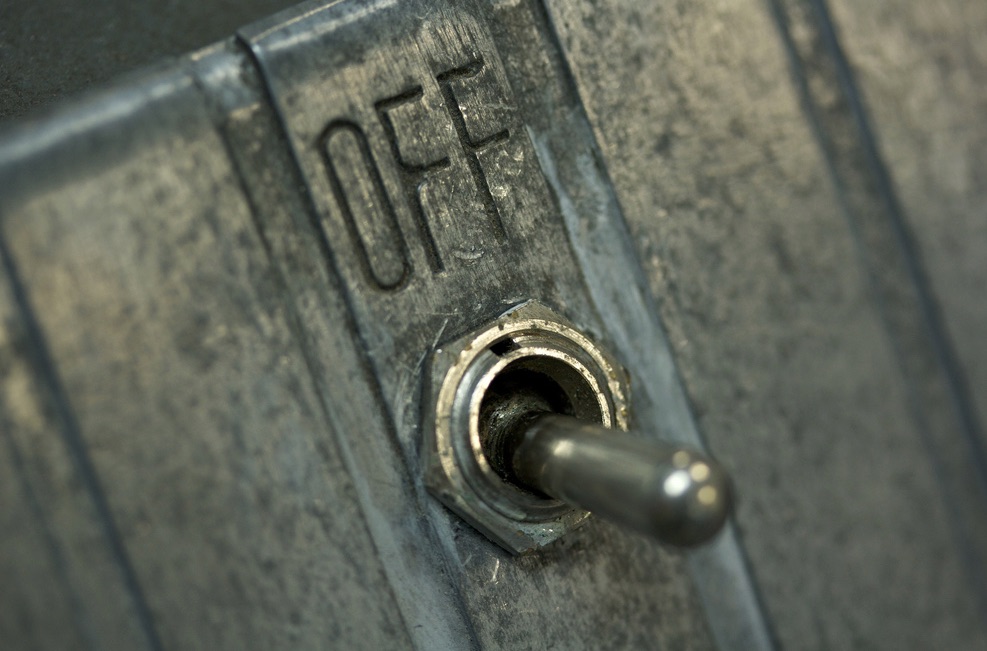 Struggling IBM pays $1.5 billion to dump its chipmaking business - Ars ...