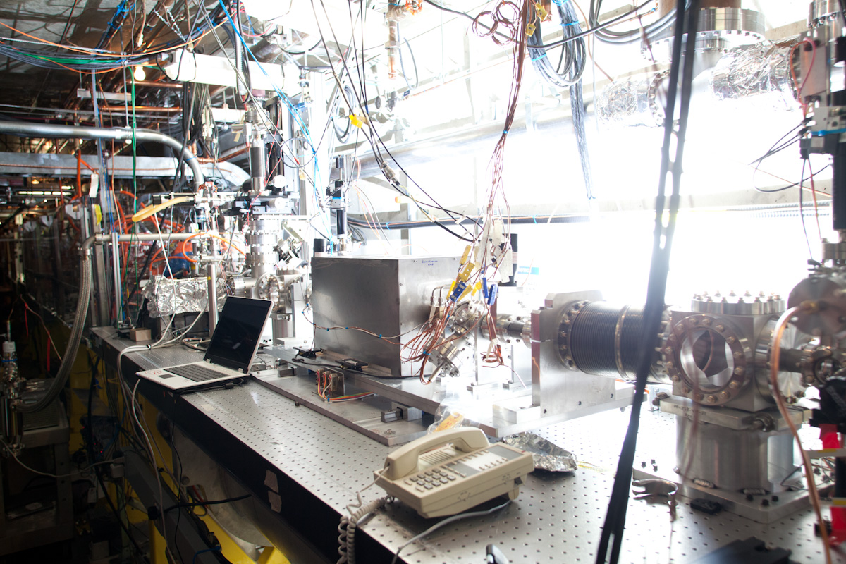 New particle accelerator technology gets high speeds in short distances ...