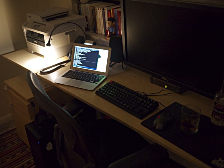 Where and how do Ars staffers work? Our computers, let us show you them ...