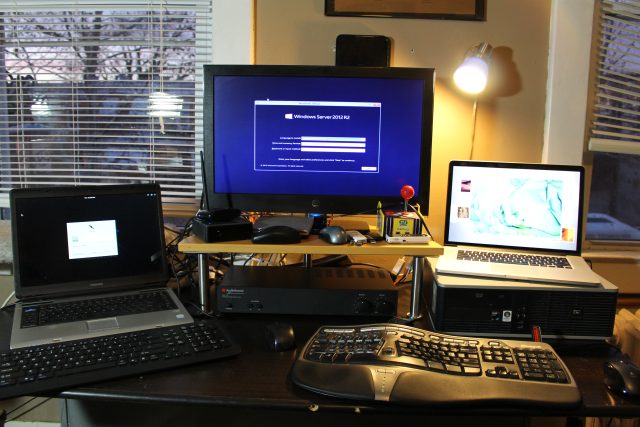 Where and how do Ars staffers work? Our computers, let us show you them ...