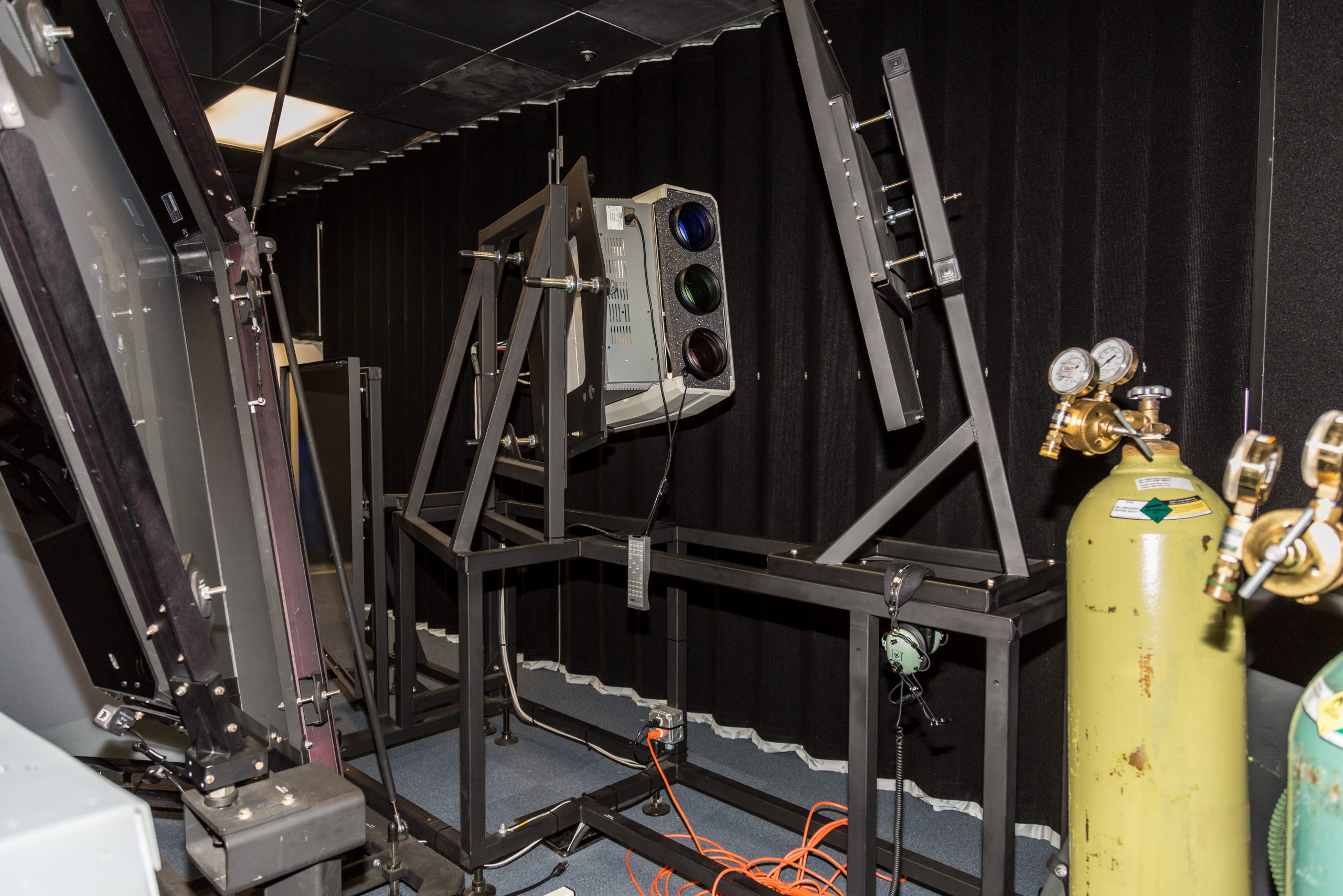 Mach 2, hair on fire: Ars flies the Navy’s F/A-18 sim into the Danger ...