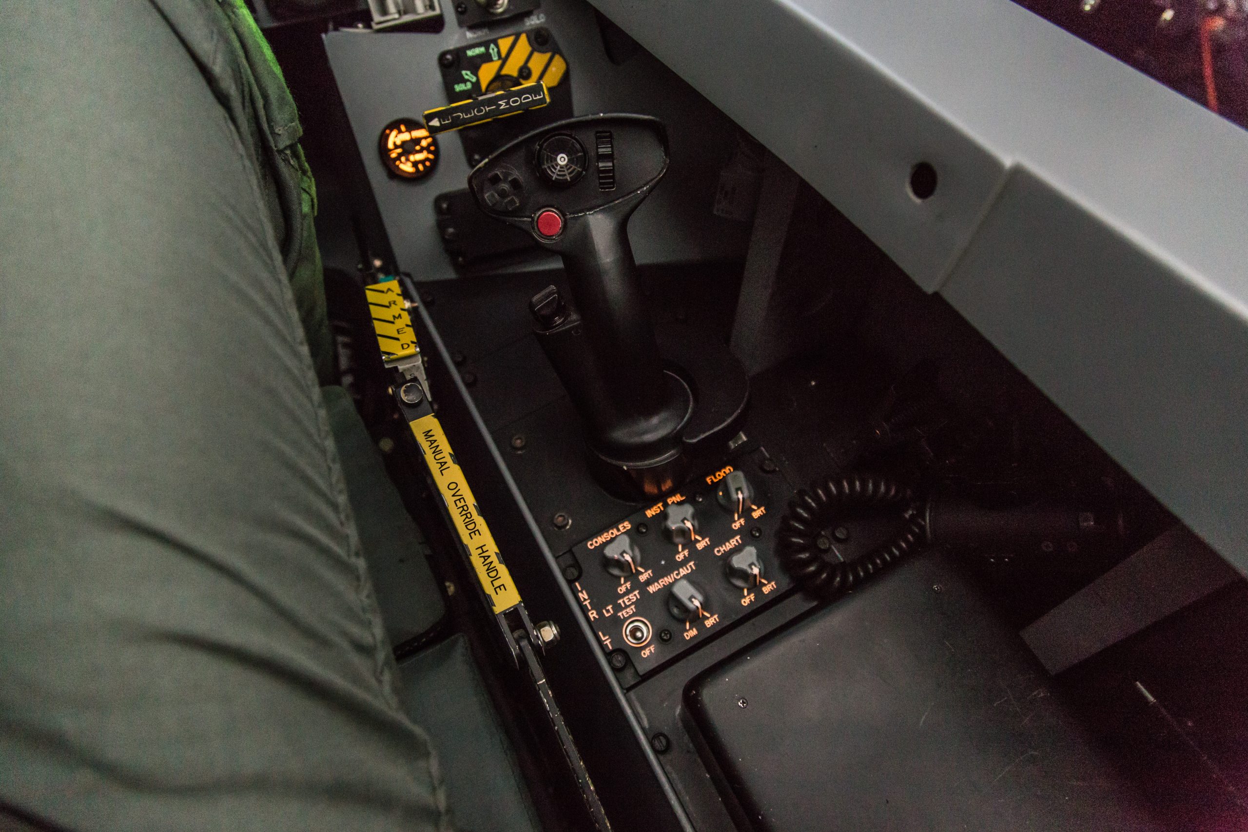 Mach 2, hair on fire: Ars flies the Navy’s F/A-18 sim into the Danger ...