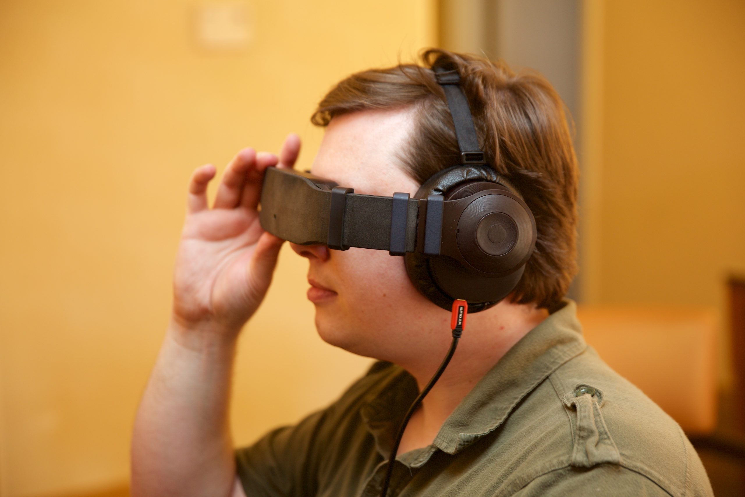 Glyph head-mounted display shoots DLP images directly into your ...