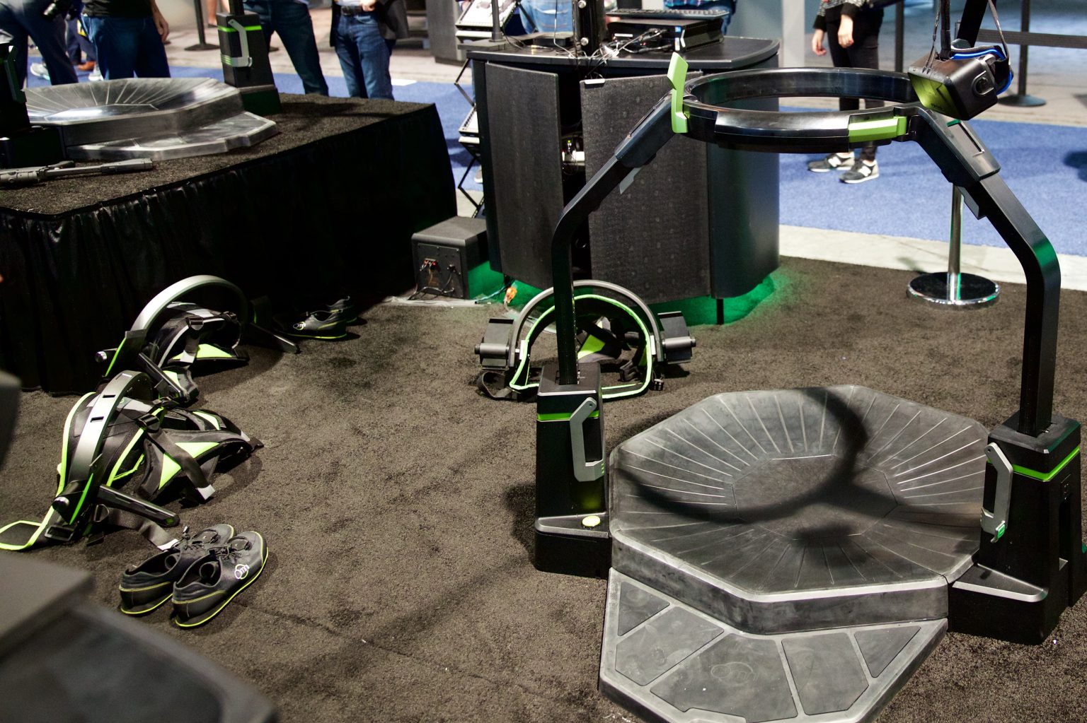 The Virtuix Omni VR treadmill made us all hot and sweaty - Ars Technica