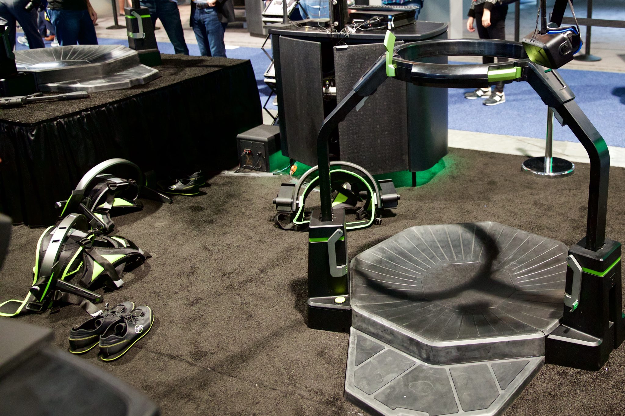 The Virtuix Omni VR treadmill made us all hot and sweaty - Ars Technica