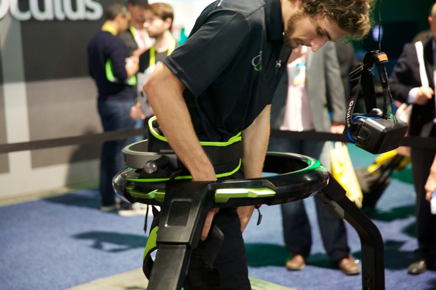 The Virtuix Omni VR treadmill made us all hot and sweaty - Ars Technica